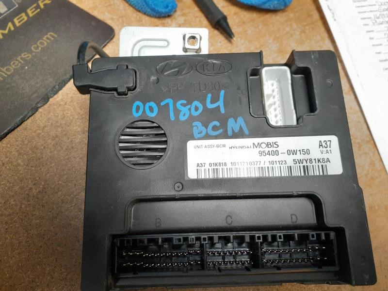 2011 HYUNDAI SANTA FE 10-12 Body Control (BCM); (center Dash) Chassis ...