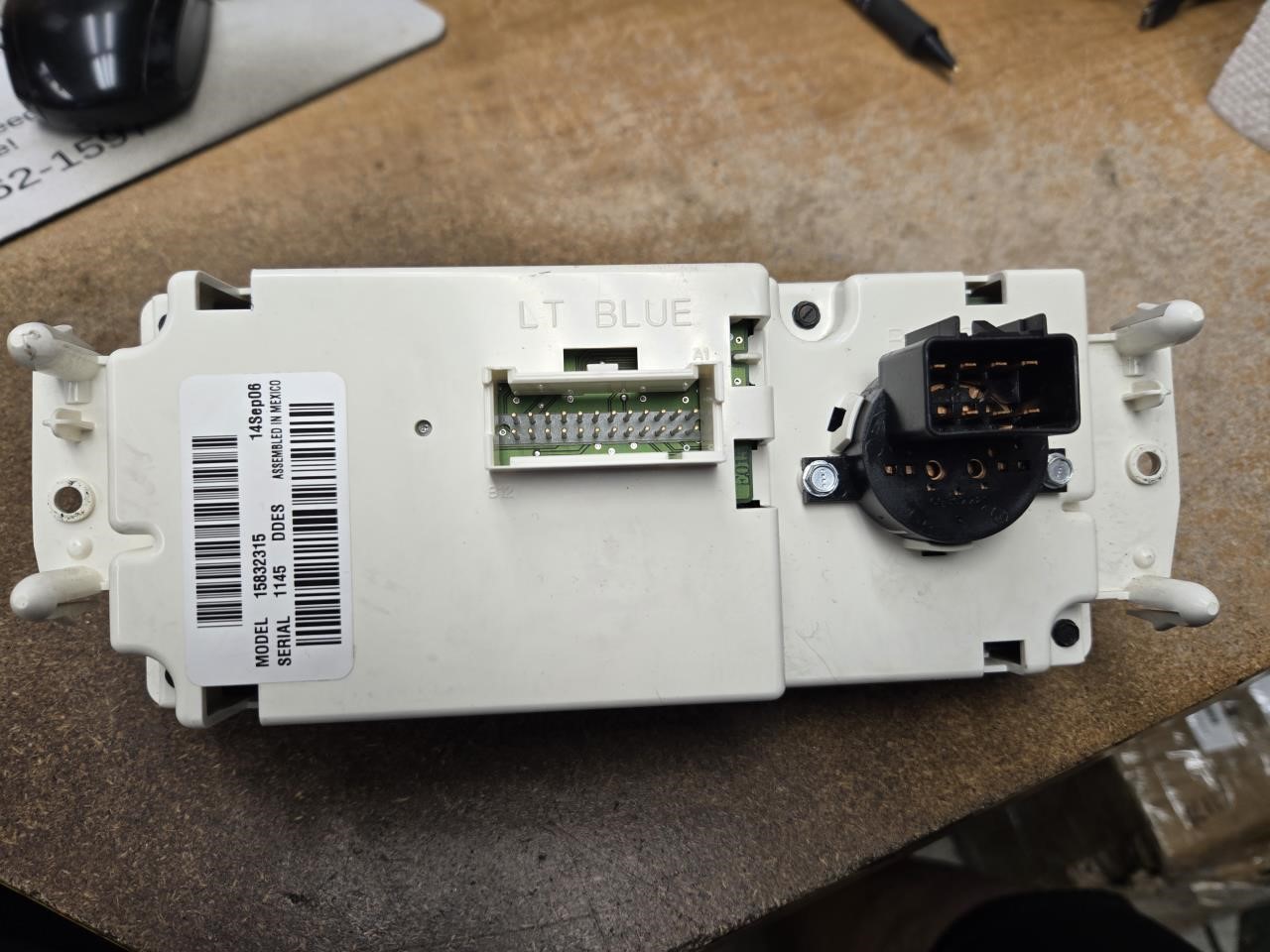 GMC YUKON 2005-2006 dash mounted, manual temperature control (opt CJ3 ...