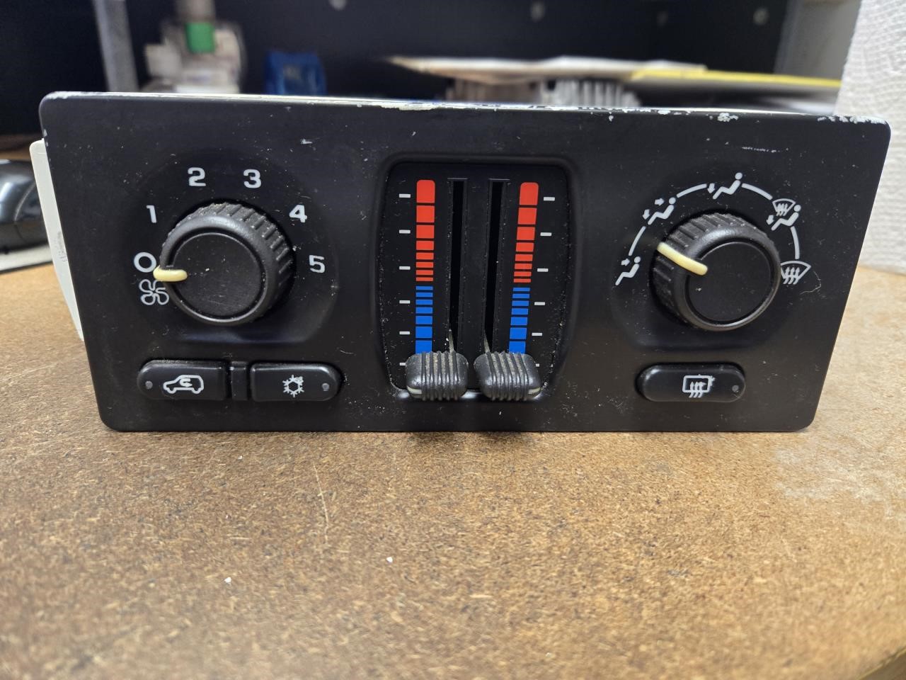 GMC YUKON 2005-2006 dash mounted, manual temperature control (opt CJ3 ...